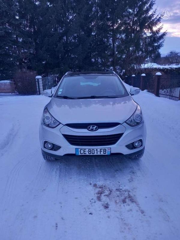 Grey Hyundai ix35 2012 in Taurage, with an engine capacity of 2.00 L and mileage of 216 thousand km for 4350 €, photo 1 on AUTOMOTO.COM.LV