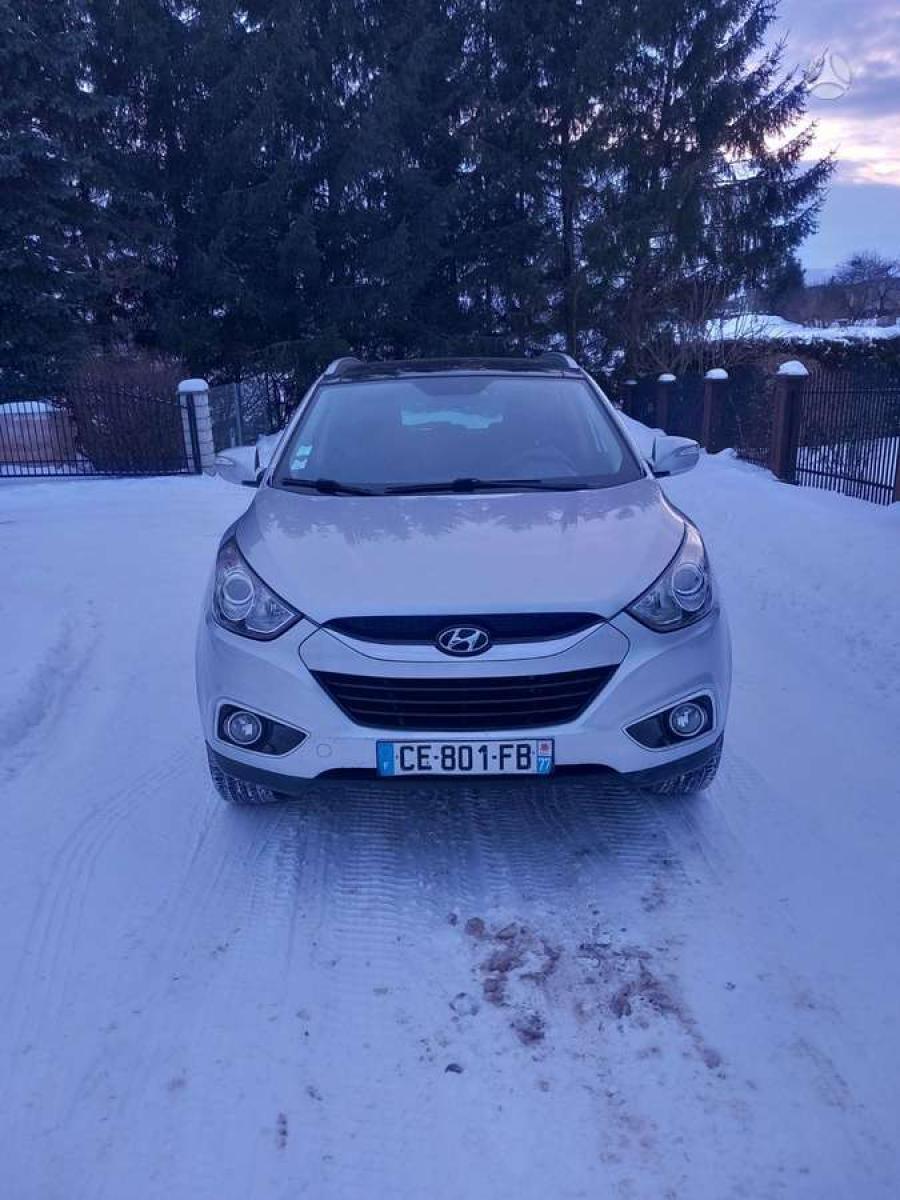 Grey Hyundai ix35 2012 in Taurage, with an engine capacity of 2.00 L and mileage of 216 thousand km for 4350 €, photo 1 on AUTOMOTO.COM.LV