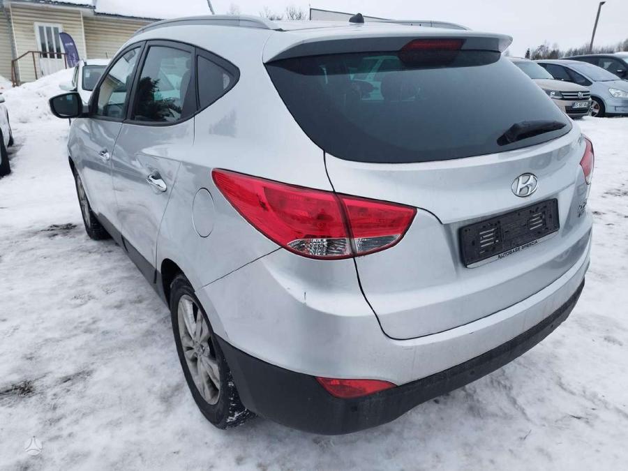 Pelēks Hyundai ix35 2012 Utena, ar dzinēja tilpumu 1.69 L un nobraukumu 232 tūkst. km par 4900 €, foto 3 vietnē AUTOMOTO.COM.LV