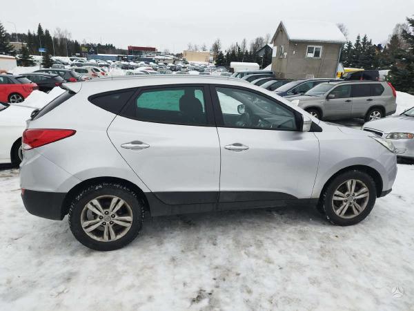 Pelēks Hyundai ix35 2012 Utena, ar dzinēja tilpumu 1.69 L un nobraukumu 232 tūkst. km par 4900 €, foto 4 vietnē AUTOMOTO.COM.LV