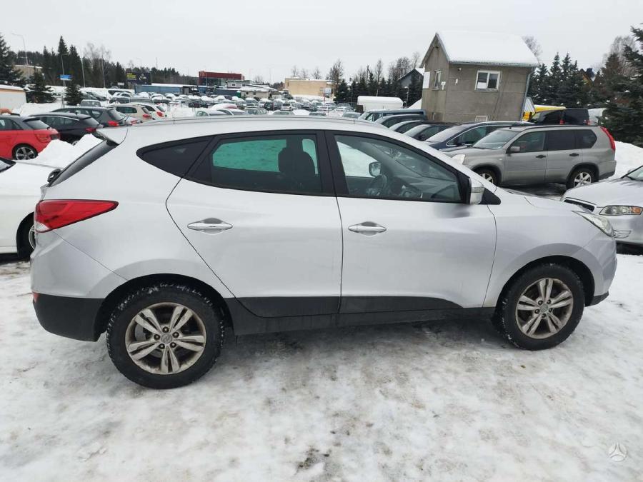 Pelēks Hyundai ix35 2012 Utena, ar dzinēja tilpumu 1.69 L un nobraukumu 232 tūkst. km par 4900 €, foto 4 vietnē AUTOMOTO.COM.LV