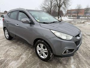 Grey Hyundai ix35 2012 in Silute, with an engine capacity of 2.00 L and mileage of 238 thousand km for 4900 €, photo 2 on AUTOMOTO.COM.LV