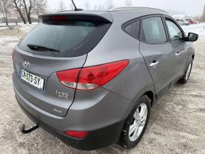 Grey Hyundai ix35 2012 in Silute, with an engine capacity of 2.00 L and mileage of 238 thousand km for 4900 €, photo 3 on AUTOMOTO.COM.LV