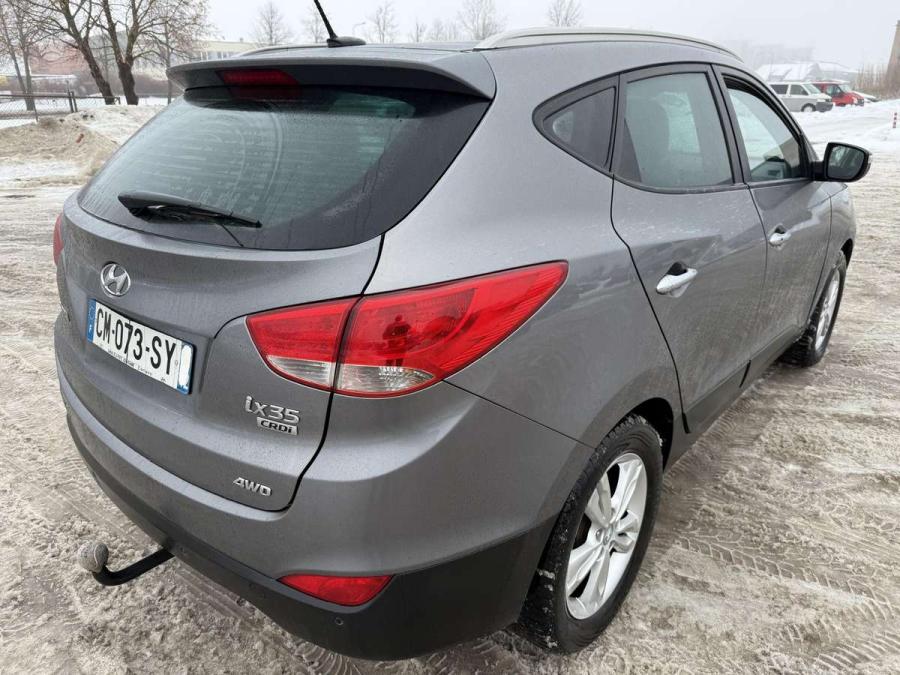 Grey Hyundai ix35 2012 in Silute, with an engine capacity of 2.00 L and mileage of 238 thousand km for 4900 €, photo 3 on AUTOMOTO.COM.LV
