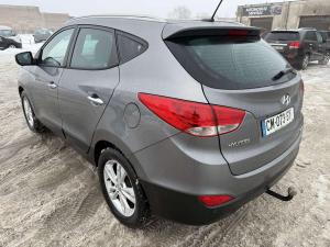 Grey Hyundai ix35 2012 in Silute, with an engine capacity of 2.00 L and mileage of 238 thousand km for 4900 €, photo 4 on AUTOMOTO.COM.LV