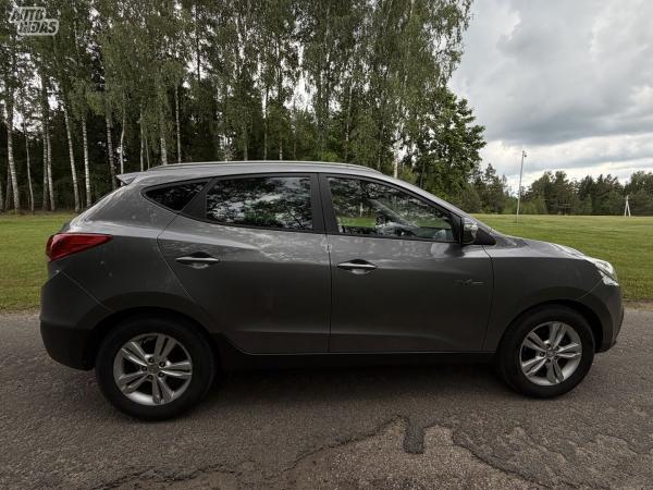 Grey Hyundai ix35 2012 in Alytus, with an engine capacity of 1.60 L and mileage of 246 thousand km for 3900 €, photo 2 on AUTOMOTO.COM.LV