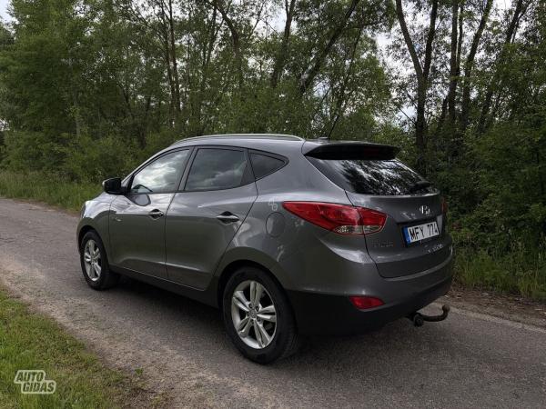 Grey Hyundai ix35 2012 in Alytus, with an engine capacity of 1.60 L and mileage of 246 thousand km for 3900 €, photo 4 on AUTOMOTO.COM.LV