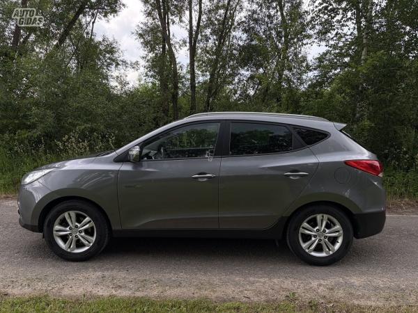 Grey Hyundai ix35 2012 in Alytus, with an engine capacity of 1.60 L and mileage of 246 thousand km for 3900 €, photo 5 on AUTOMOTO.COM.LV