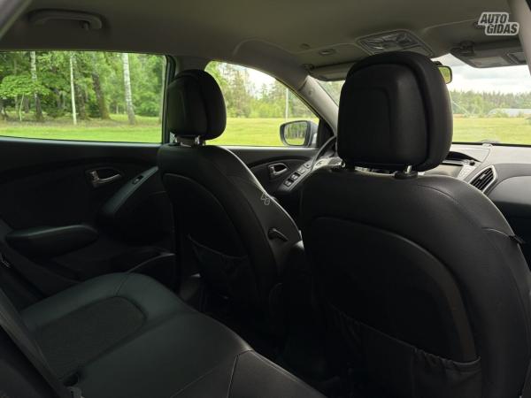 Grey Hyundai ix35 2012 in Alytus, with an engine capacity of 1.60 L and mileage of 246 thousand km for 3900 €, photo 10 on AUTOMOTO.COM.LV