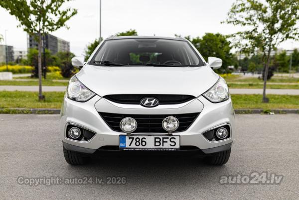 Grey Hyundai ix35 2012 in Tallinn, with an engine capacity of 2.00 L and mileage of 175 thousand km for 6699 €, photo 1 on AUTOMOTO.COM.LV