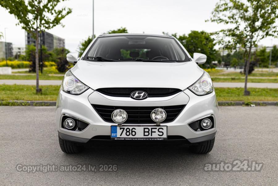 Grey Hyundai ix35 2012 in Tallinn, with an engine capacity of 2.00 L and mileage of 175 thousand km for 6699 €, photo 1 on AUTOMOTO.COM.LV