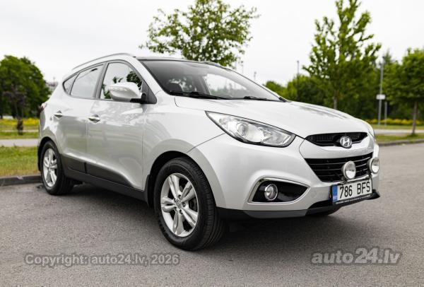 Grey Hyundai ix35 2012 in Tallinn, with an engine capacity of 2.00 L and mileage of 175 thousand km for 6699 €, photo 2 on AUTOMOTO.COM.LV