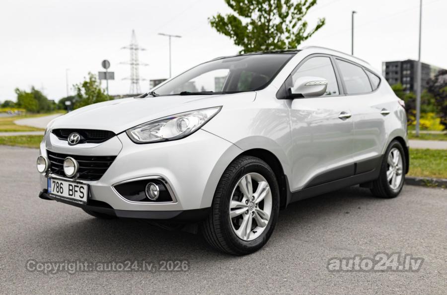 Grey Hyundai ix35 2012 in Tallinn, with an engine capacity of 2.00 L and mileage of 175 thousand km for 6699 €, photo 4 on AUTOMOTO.COM.LV