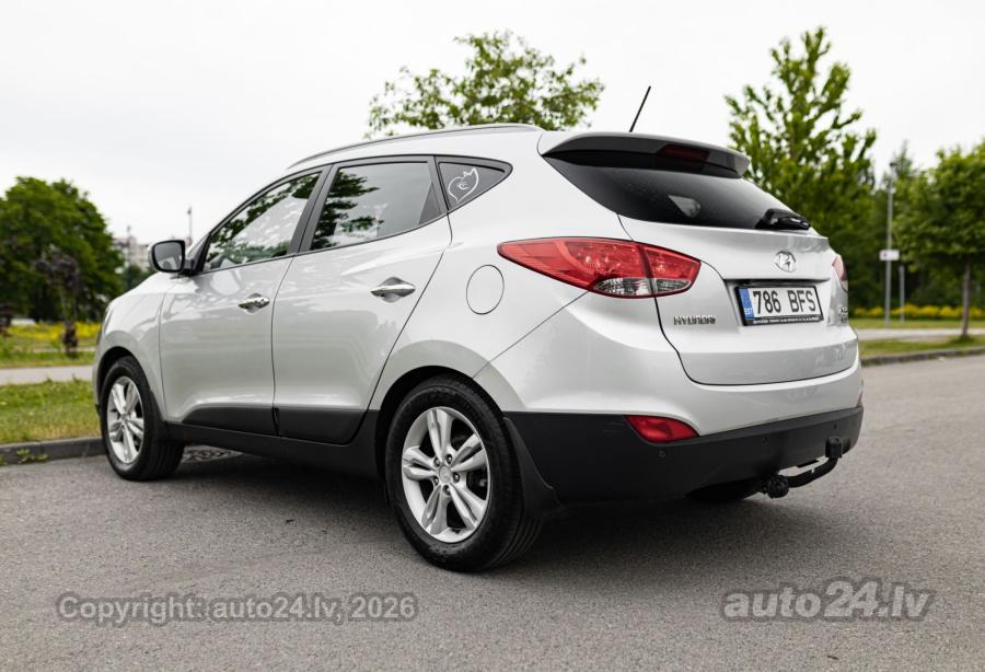 Grey Hyundai ix35 2012 in Tallinn, with an engine capacity of 2.00 L and mileage of 175 thousand km for 6699 €, photo 5 on AUTOMOTO.COM.LV