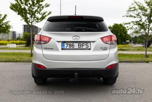 Grey Hyundai ix35 2012 in Tallinn, with an engine capacity of 2.00 L and mileage of 175 thousand km for 6699 €, photo 6 on AUTOMOTO.COM.LV