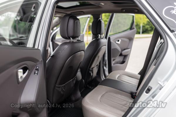 Grey Hyundai ix35 2012 in Tallinn, with an engine capacity of 2.00 L and mileage of 175 thousand km for 6699 €, photo 10 on AUTOMOTO.COM.LV