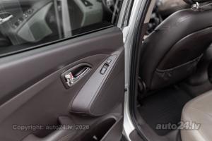 Grey Hyundai ix35 2012 in Tallinn, with an engine capacity of 2.00 L and mileage of 175 thousand km for 6699 €, photo 12 on AUTOMOTO.COM.LV