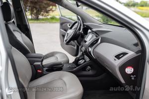 Grey Hyundai ix35 2012 in Tallinn, with an engine capacity of 2.00 L and mileage of 175 thousand km for 6699 €, photo 17 on AUTOMOTO.COM.LV