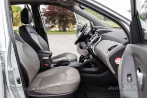 Grey Hyundai ix35 2012 in Tallinn, with an engine capacity of 2.00 L and mileage of 175 thousand km for 6699 €, photo 22 on AUTOMOTO.COM.LV