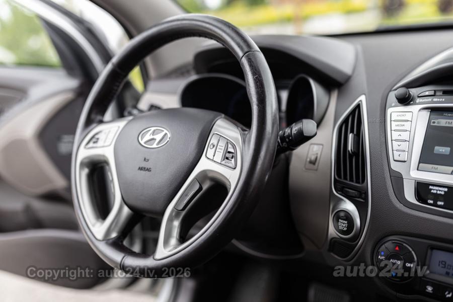 Grey Hyundai ix35 2012 in Tallinn, with an engine capacity of 2.00 L and mileage of 175 thousand km for 6699 €, photo 25 on AUTOMOTO.COM.LV