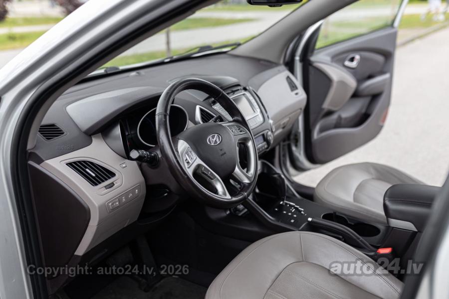 Grey Hyundai ix35 2012 in Tallinn, with an engine capacity of 2.00 L and mileage of 175 thousand km for 6699 €, photo 27 on AUTOMOTO.COM.LV
