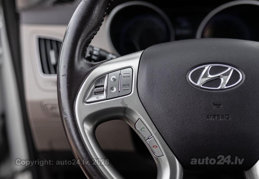 Grey Hyundai ix35 2012 in Tallinn, with an engine capacity of 2.00 L and mileage of 175 thousand km for 6699 €, photo 28 on AUTOMOTO.COM.LV