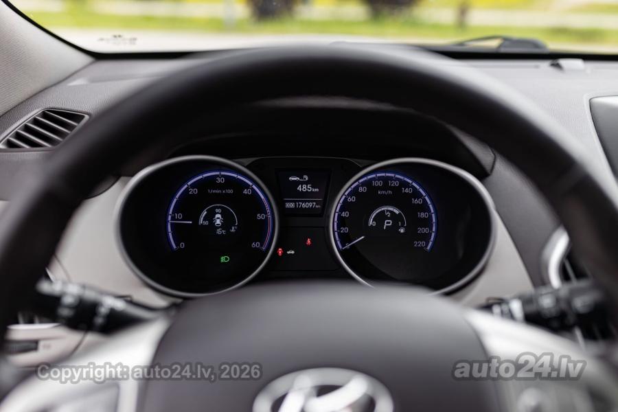Grey Hyundai ix35 2012 in Tallinn, with an engine capacity of 2.00 L and mileage of 175 thousand km for 6699 €, photo 29 on AUTOMOTO.COM.LV