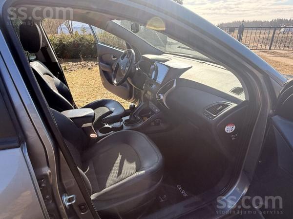 Pelēks Hyundai ix35 2012 Aizkraukle, ar dzinēja tilpumu 2.00 L un nobraukumu 234 tūkst. km par 5500 €, foto 2 vietnē AUTOMOTO.COM.LV