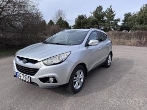 Pelēks Hyundai ix35 2012 Rīga, ar dzinēja tilpumu 1.60 L un nobraukumu 145 tūkst. km par 6500 €, foto 3 vietnē AUTOMOTO.COM.LV