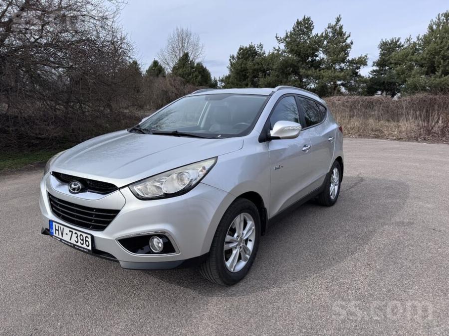 Pelēks Hyundai ix35 2012 Rīga, ar dzinēja tilpumu 1.60 L un nobraukumu 145 tūkst. km par 6500 €, foto 3 vietnē AUTOMOTO.COM.LV
