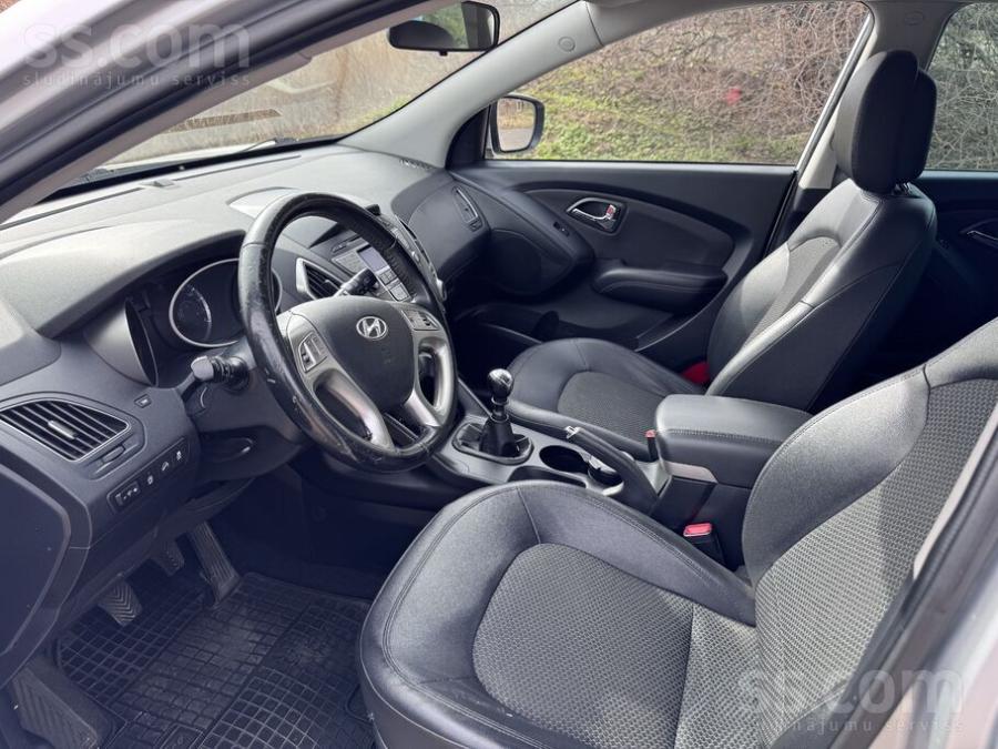 Pelēks Hyundai ix35 2012 Rīga, ar dzinēja tilpumu 1.60 L un nobraukumu 145 tūkst. km par 6500 €, foto 10 vietnē AUTOMOTO.COM.LV
