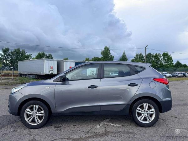 Pelēks Hyundai ix35 2012 Panevēža, ar dzinēja tilpumu 1.70 L un nobraukumu 188 tūkst. km par 3250 €, foto 2 vietnē AUTOMOTO.COM.LV