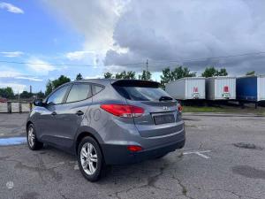 Grey Hyundai ix35 2012 in Panevezys, with an engine capacity of 1.70 L and mileage of 188 thousand km for 3250 €, photo 4 on AUTOMOTO.COM.LV