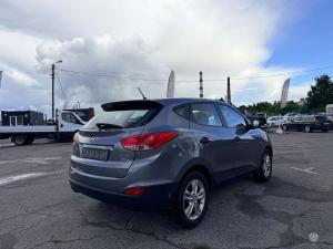 Grey Hyundai ix35 2012 in Panevezys, with an engine capacity of 1.70 L and mileage of 188 thousand km for 3250 €, photo 5 on AUTOMOTO.COM.LV