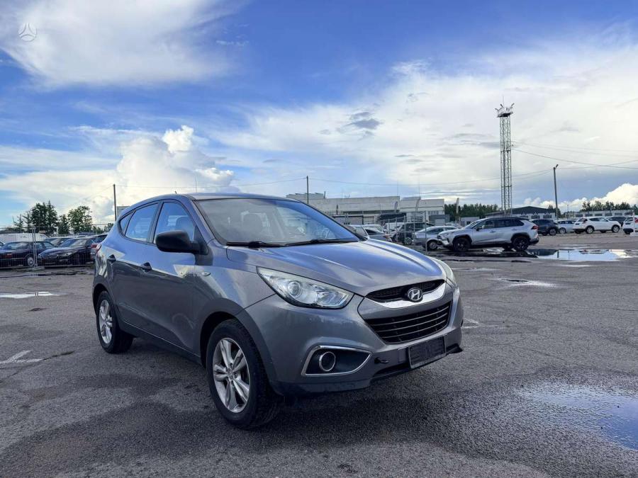 Grey Hyundai ix35 2012 in Panevezys, with an engine capacity of 1.70 L and mileage of 188 thousand km for 3250 €, photo 7 on AUTOMOTO.COM.LV