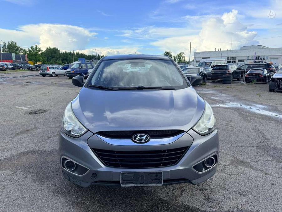 Grey Hyundai ix35 2012 in Panevezys, with an engine capacity of 1.70 L and mileage of 188 thousand km for 3250 €, photo 8 on AUTOMOTO.COM.LV