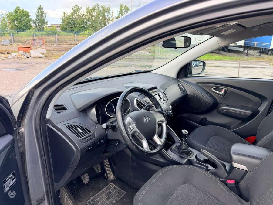 Grey Hyundai ix35 2012 in Panevezys, with an engine capacity of 1.70 L and mileage of 188 thousand km for 3250 €, photo 10 on AUTOMOTO.COM.LV
