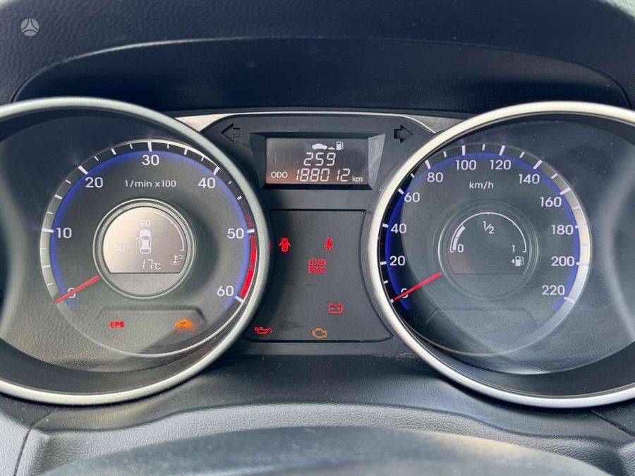 Grey Hyundai ix35 2012 in Panevezys, with an engine capacity of 1.70 L and mileage of 188 thousand km for 3250 €, photo 14 on AUTOMOTO.COM.LV