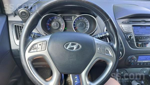 Pelēks Hyundai ix35 2012 Rīga, ar dzinēja tilpumu 1.70 L un nobraukumu 230 tūkst. km par 4850 €, foto 10 vietnē AUTOMOTO.COM.LV