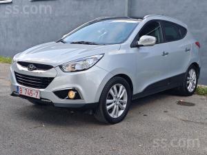 Grey Hyundai ix35 2012 in Ogre, with an engine capacity of 2.00 L and mileage of 241 thousand km for 6950 €, photo 3 on AUTOMOTO.COM.LV