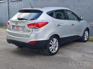 Grey Hyundai ix35 2012 in Ogre, with an engine capacity of 2.00 L and mileage of 241 thousand km for 6950 €, photo 6 on AUTOMOTO.COM.LV