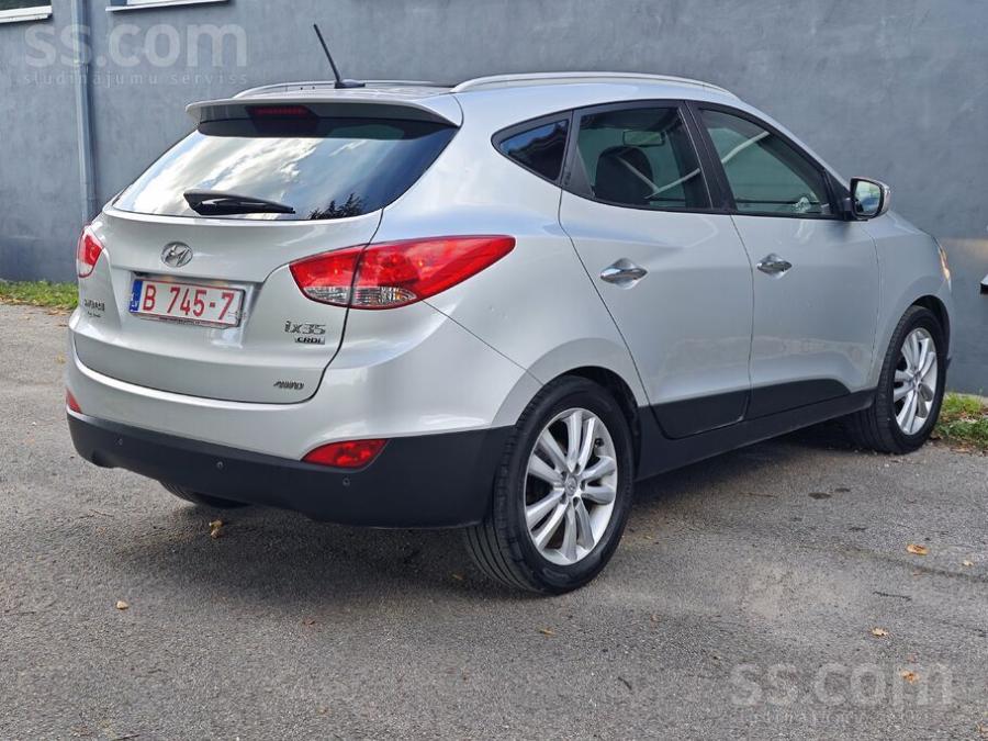 Grey Hyundai ix35 2012 in Ogre, with an engine capacity of 2.00 L and mileage of 241 thousand km for 6950 €, photo 6 on AUTOMOTO.COM.LV