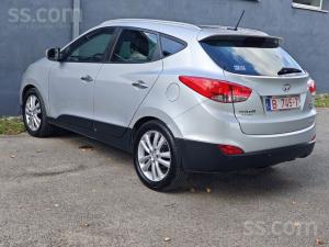 Grey Hyundai ix35 2012 in Ogre, with an engine capacity of 2.00 L and mileage of 241 thousand km for 6950 €, photo 7 on AUTOMOTO.COM.LV