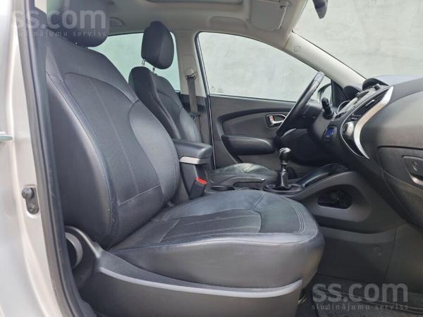 Grey Hyundai ix35 2012 in Ogre, with an engine capacity of 2.00 L and mileage of 241 thousand km for 6950 €, photo 10 on AUTOMOTO.COM.LV