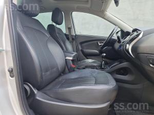 Grey Hyundai ix35 2012 in Ogre, with an engine capacity of 2.00 L and mileage of 241 thousand km for 6950 €, photo 10 on AUTOMOTO.COM.LV