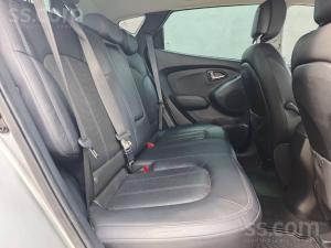 Grey Hyundai ix35 2012 in Ogre, with an engine capacity of 2.00 L and mileage of 241 thousand km for 6950 €, photo 11 on AUTOMOTO.COM.LV