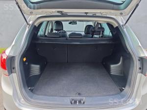Grey Hyundai ix35 2012 in Ogre, with an engine capacity of 2.00 L and mileage of 241 thousand km for 6950 €, photo 12 on AUTOMOTO.COM.LV