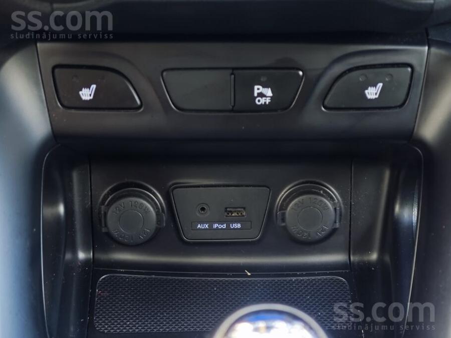 Grey Hyundai ix35 2012 in Ogre, with an engine capacity of 2.00 L and mileage of 241 thousand km for 6950 €, photo 17 on AUTOMOTO.COM.LV