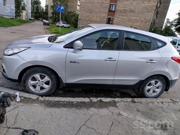 Pelēks Hyundai ix35 2012 Rīga, ar dzinēja tilpumu 1.60 L un nobraukumu 206 tūkst. km par 5500 €, foto 3 vietnē AUTOMOTO.COM.LV