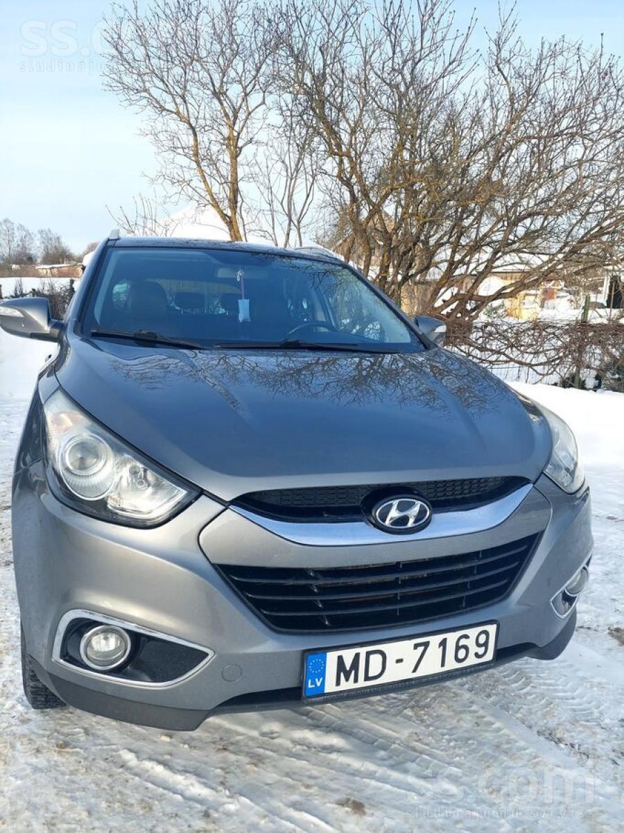 Pelēks Hyundai ix35 2013 Saldus, ar dzinēja tilpumu 2.00 L un nobraukumu 254 tūkst. km par 6900 €, foto 1 vietnē AUTOMOTO.COM.LV
